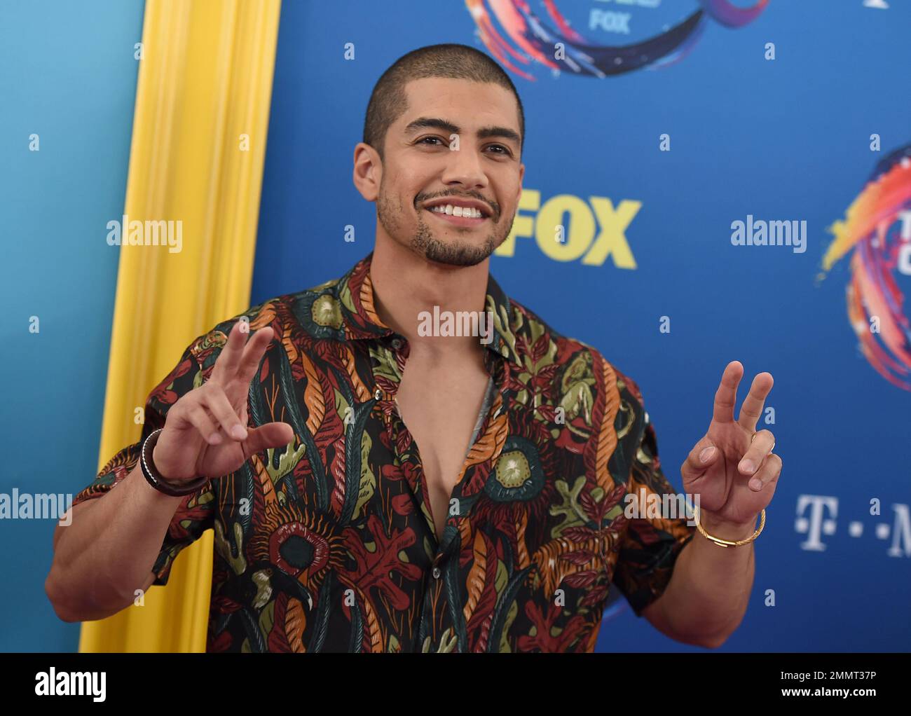 Rick Gonzalez arrives at the Teen Choice Awards at The Forum on Sunday ...