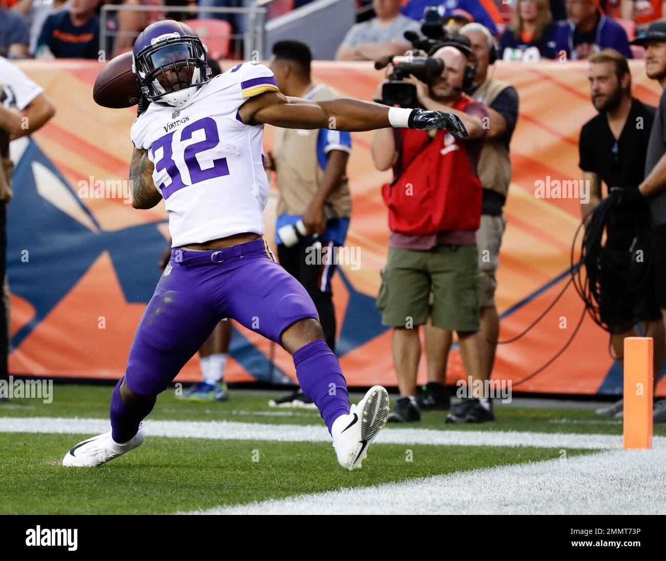 Minnesota Vikings running back Roc Thomas celebrates after scoring ...