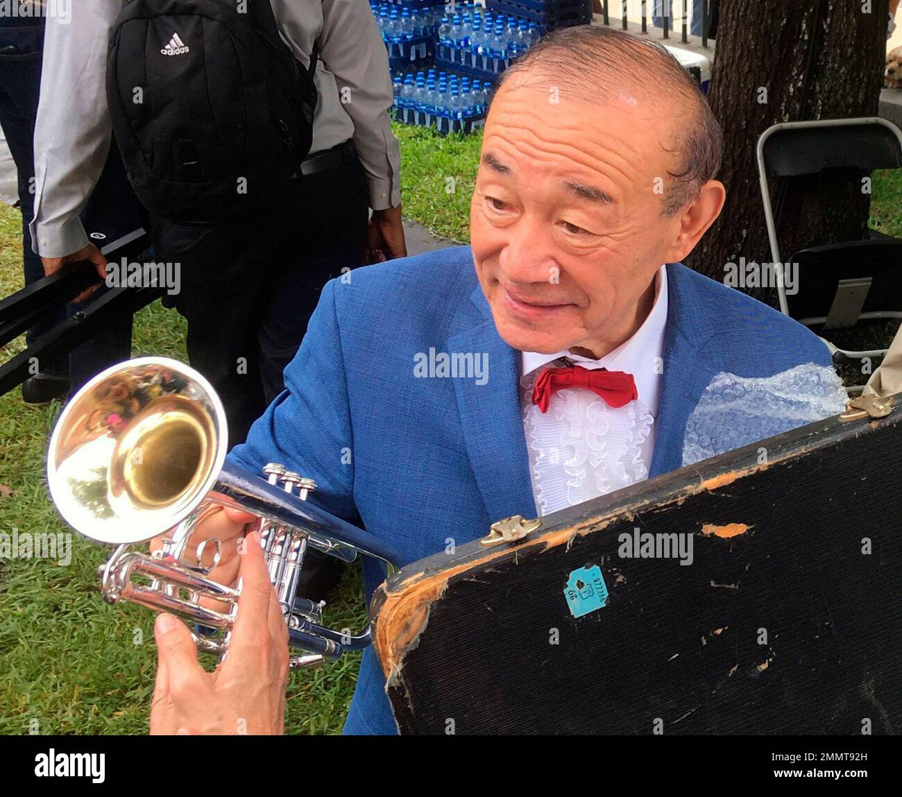 Trumpet player and singer Yoshio Toyama talks with an admirer in New ...