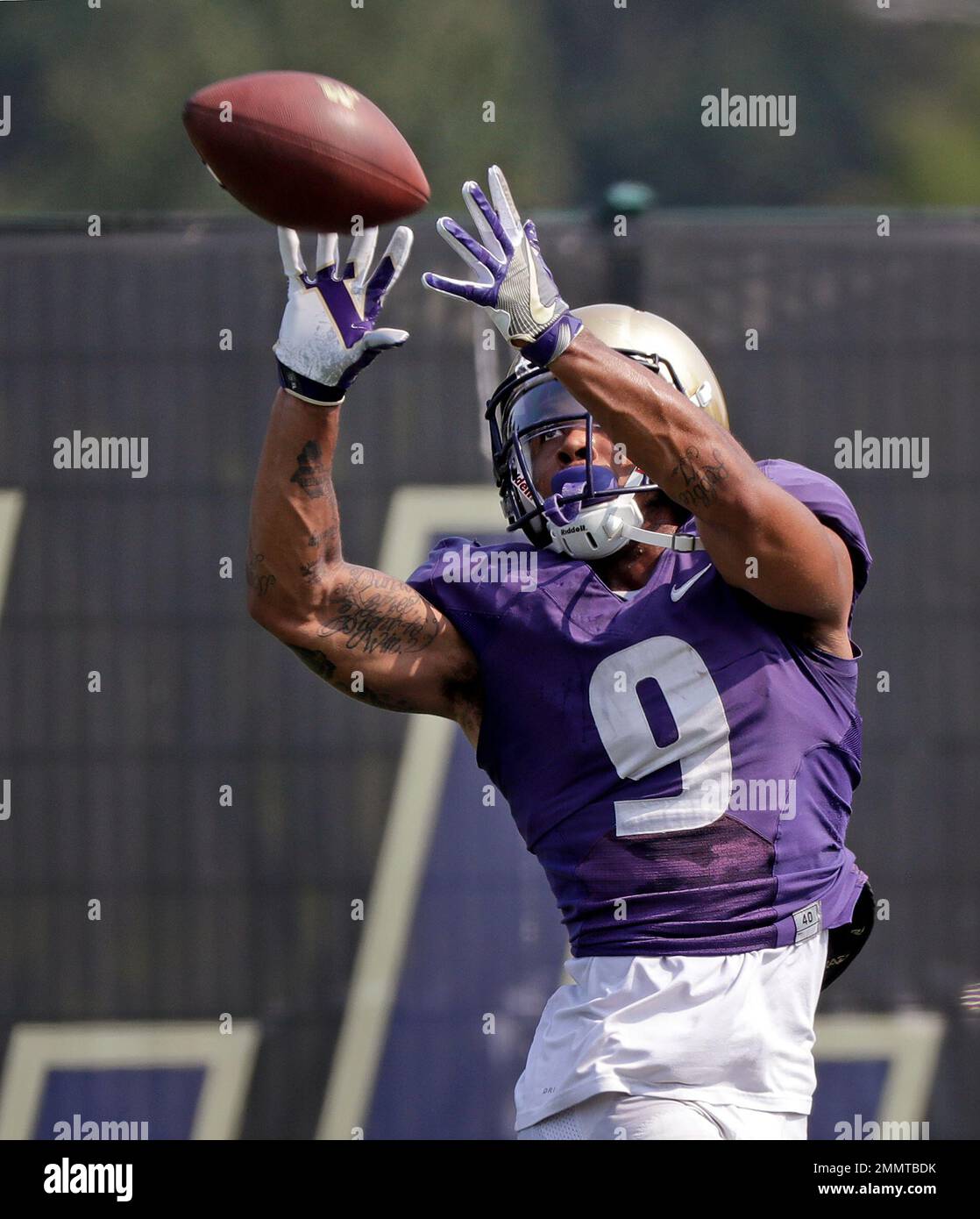 Washington's Myles Gaskin reaches for a pass reception at NCAA college ...