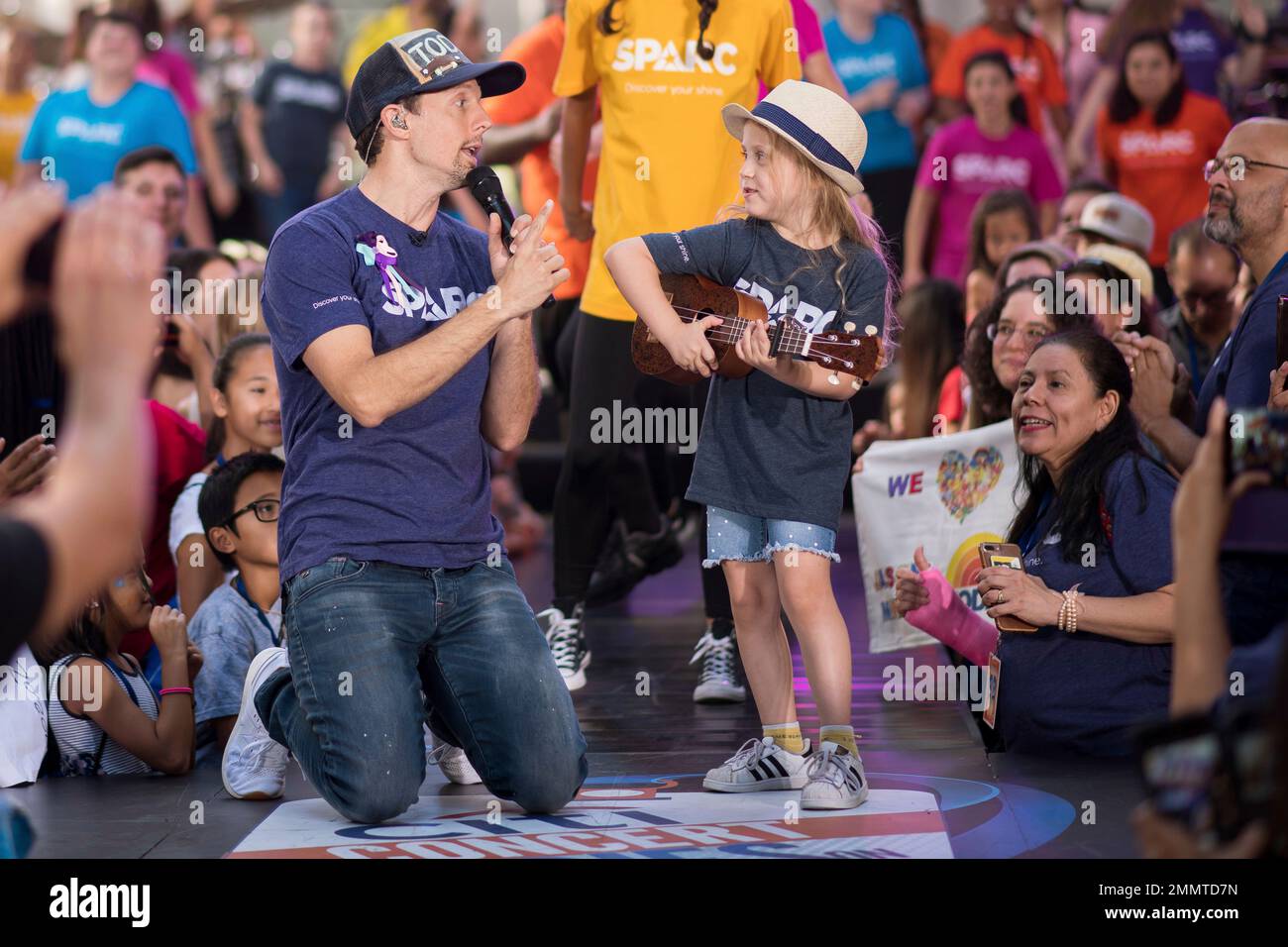 Jason Mraz performs on NBC's "Today" show at Rockefeller Plaza on ...