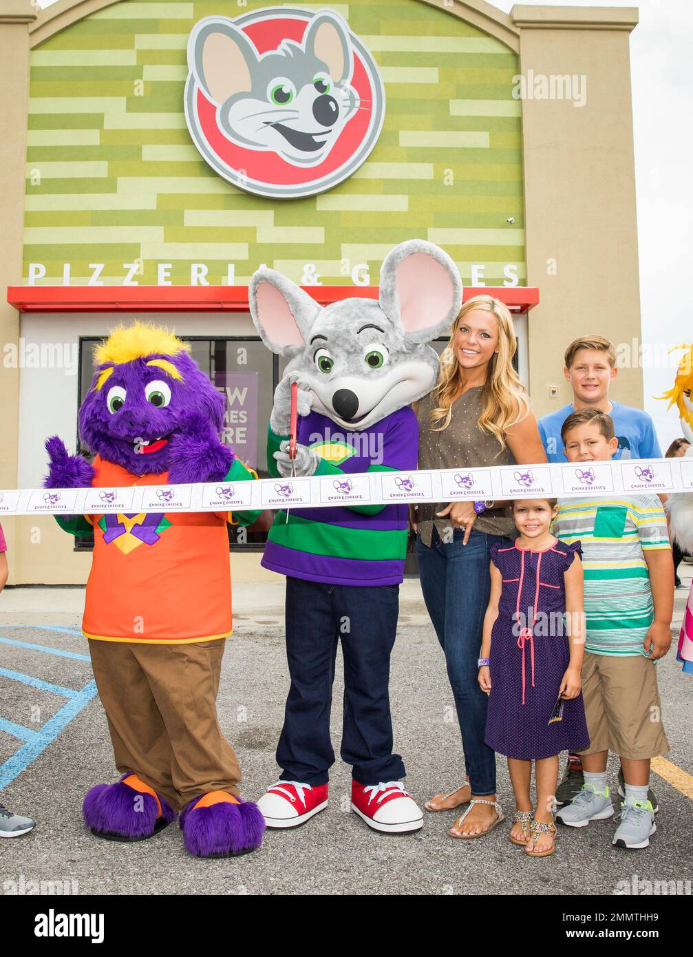 IMAGE DISTRIBUTED FOR CHUCK E. CHEESE - Mr. Munch, Chuck E. Cheese and ...