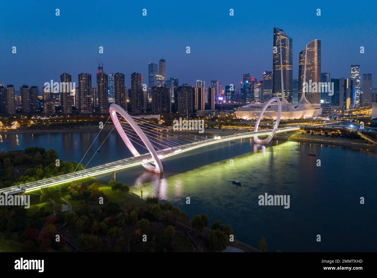 New city on yangtze hi-res stock photography and images - Alamy