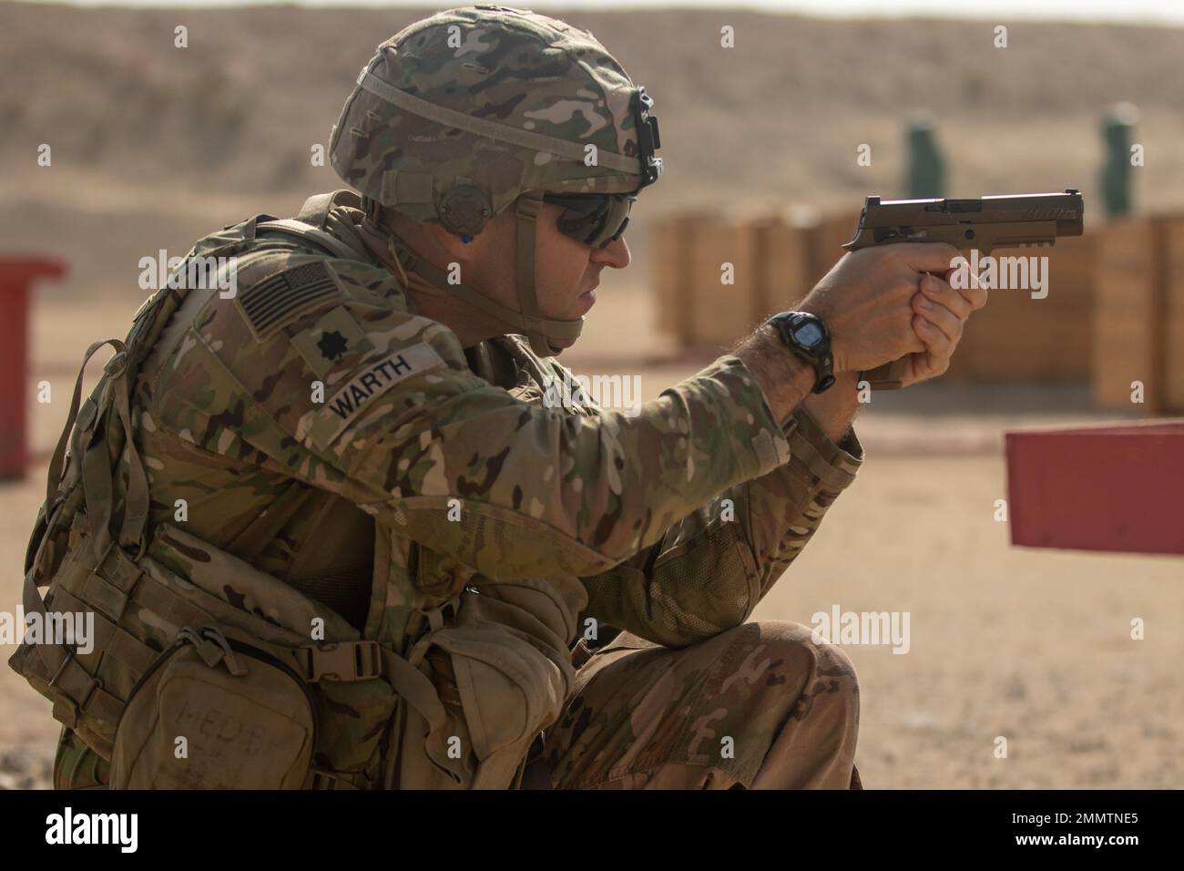U.S. Army Soldiers from the 35th Infantry Division conduct M17 and M4 ...