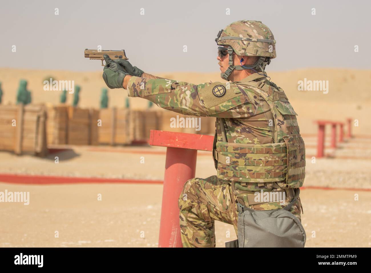 U.S. Army Soldiers from the 35th Infantry Division conduct M17 and M4 ...