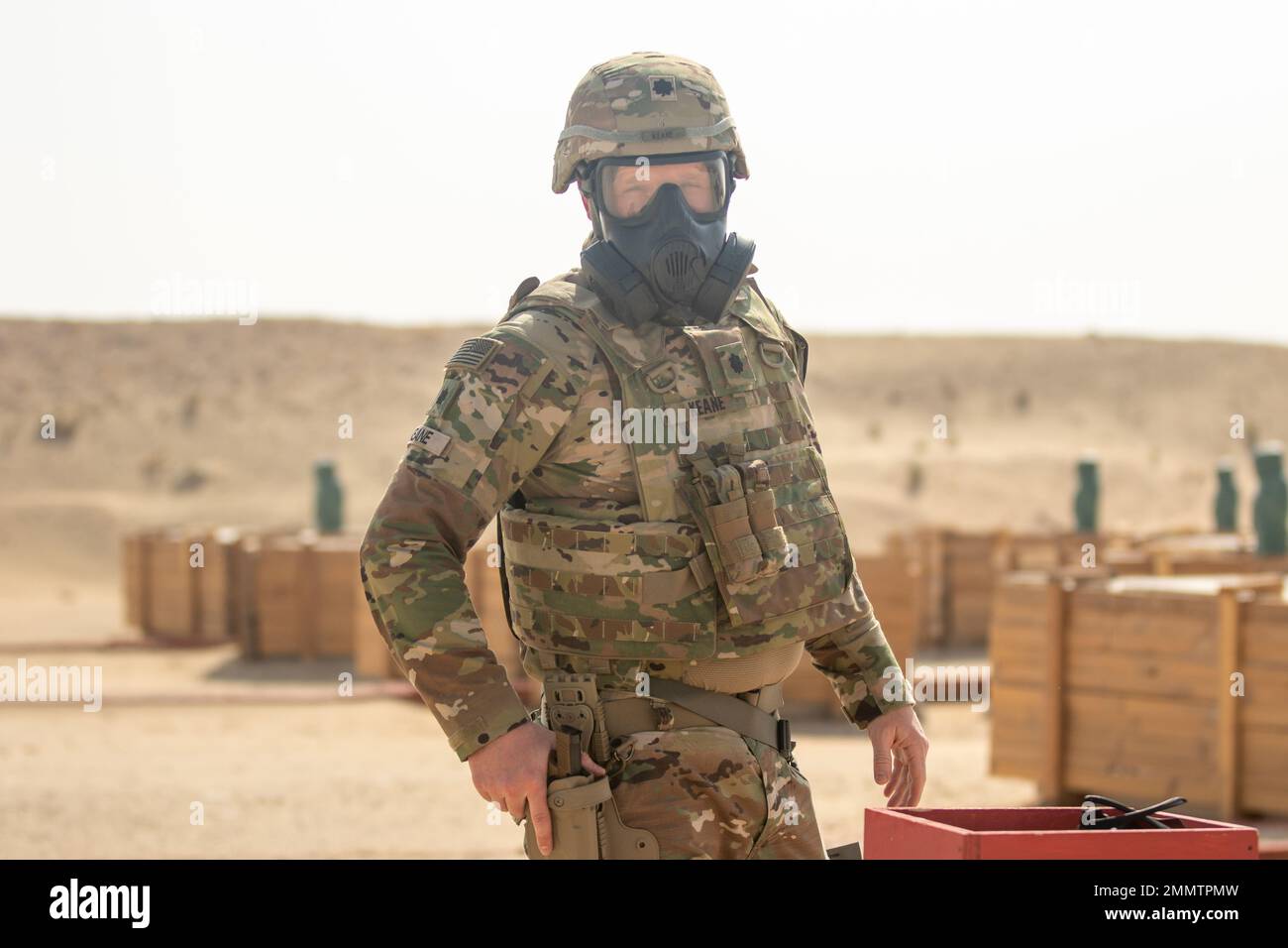 U.S. Army Soldiers from the 35th Infantry Division conduct M17 and M4 ...