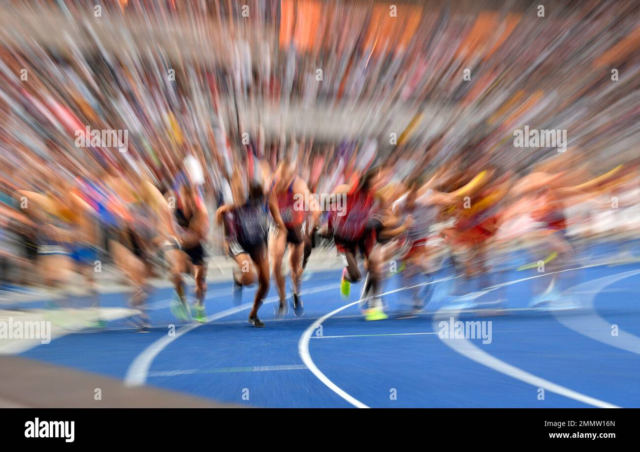Athletes start the men's 10000-meter final at the European Athletics ...