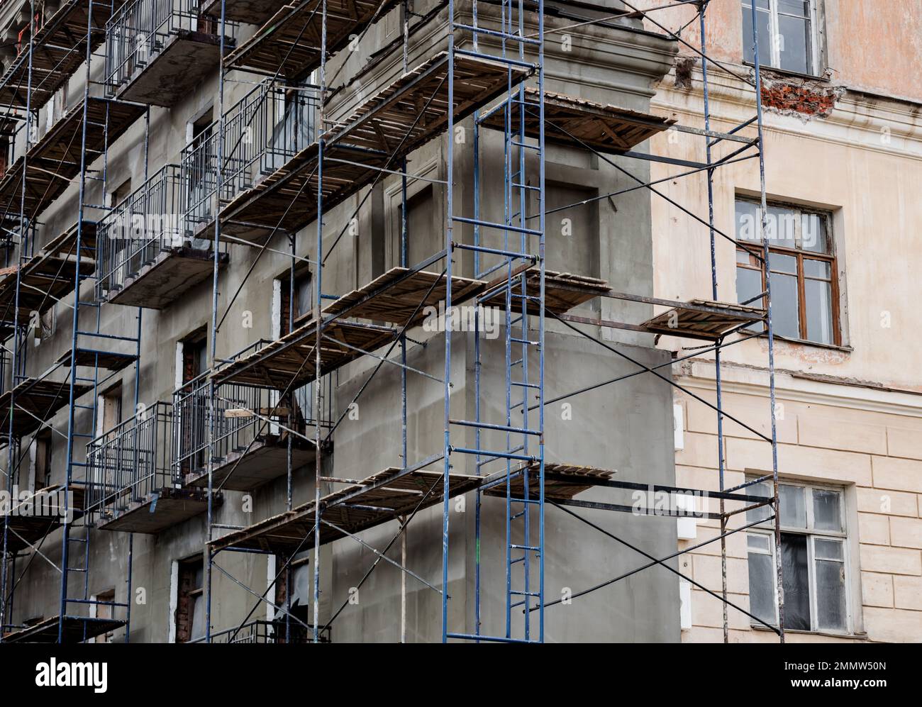 Safety scaffold hi-res stock photography and images - Alamy