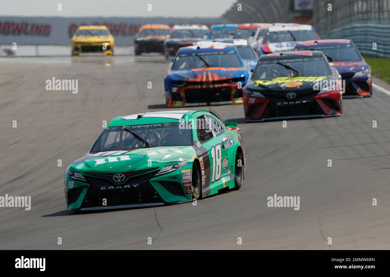 Monster Energy NASCAR Cup Series driver Kyle Busch (18) leads the pack ...