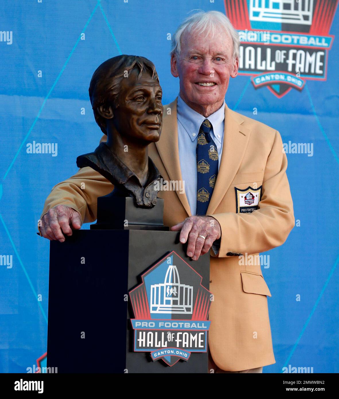 Former NFL contributor Bobby Beathard poses with his bust after being ...