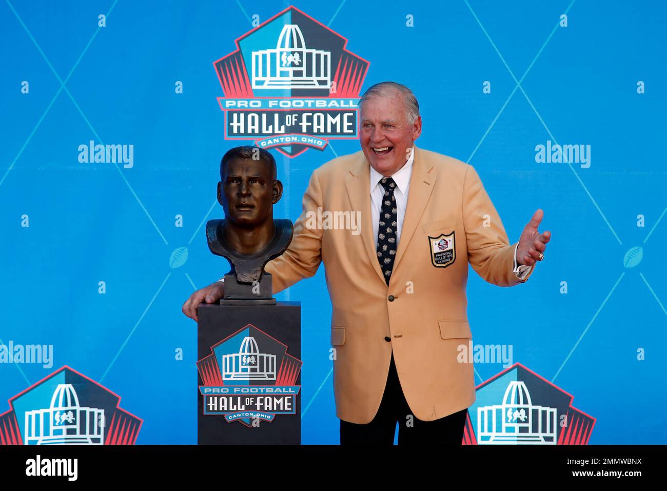 Former NFL player Jerry Kramer poses with a bust of himself during an ...