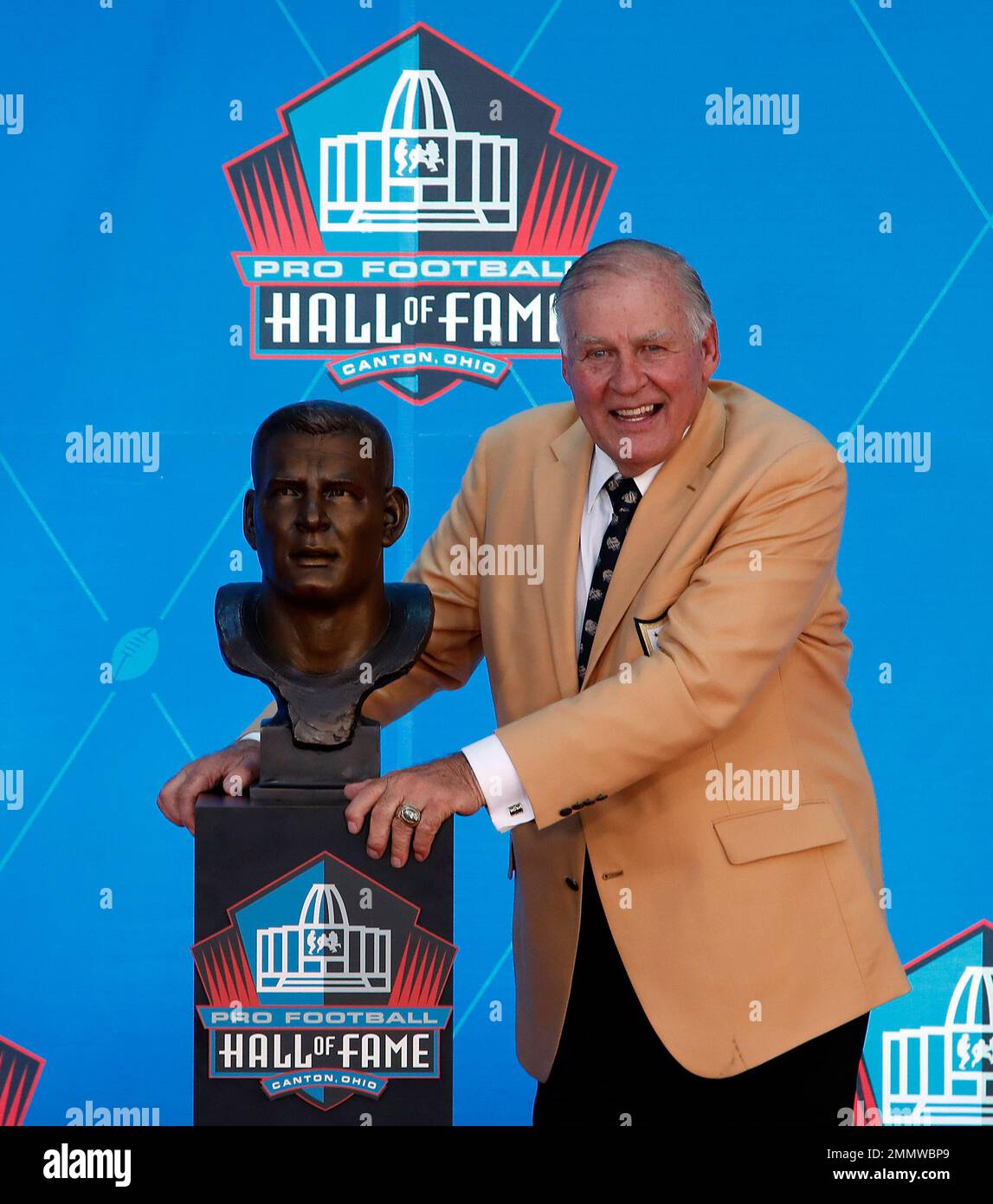 Former NFL player Jerry Kramer poses with a bust of himself during an ...
