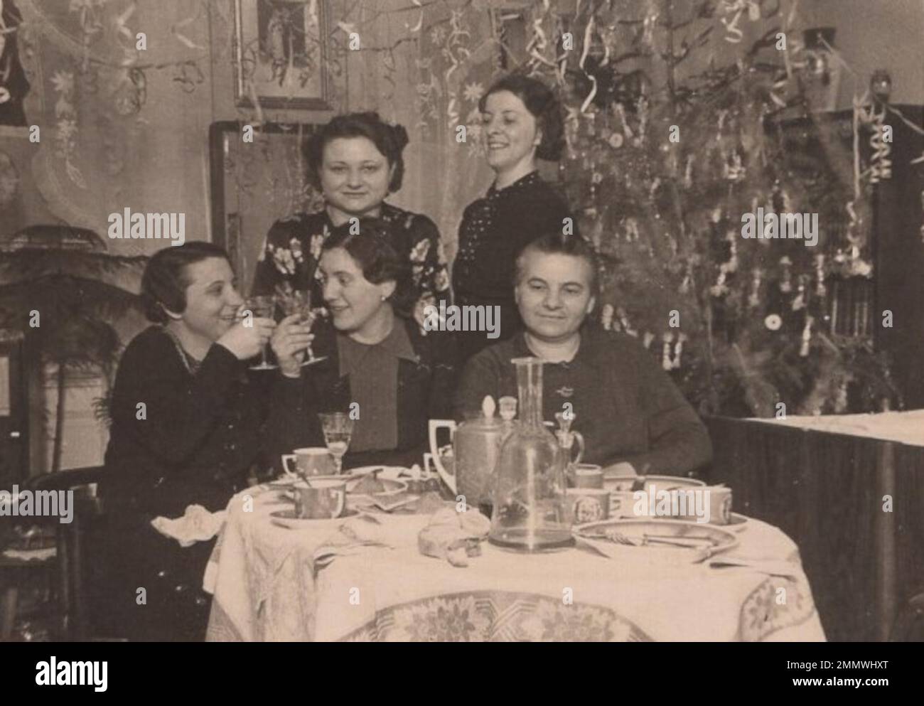 Vintage drinking / life event / celebrations / family photo / friends ...