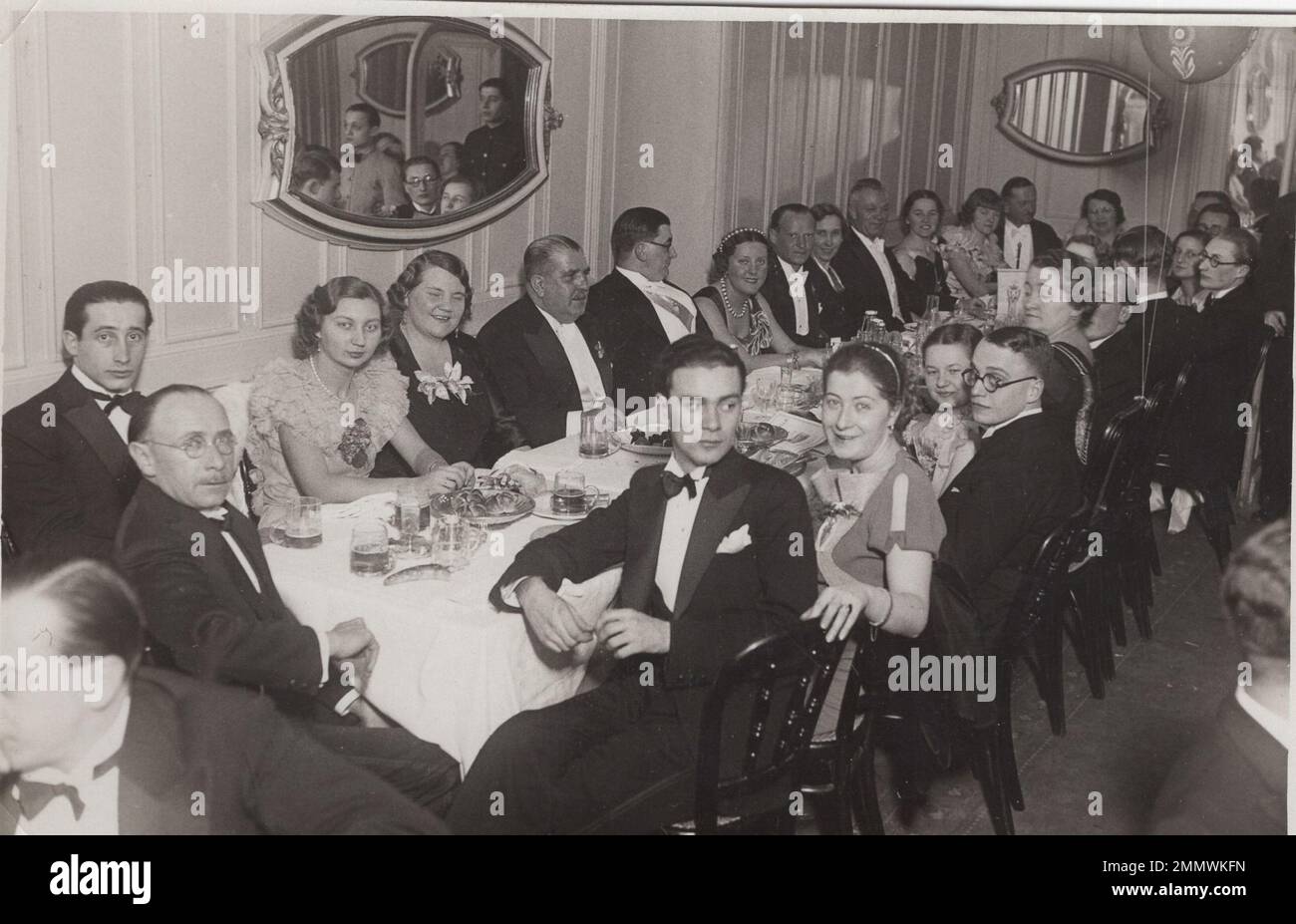 Vintage drinking / life event / celebrations / family photo / friends photo / vintage trip ...