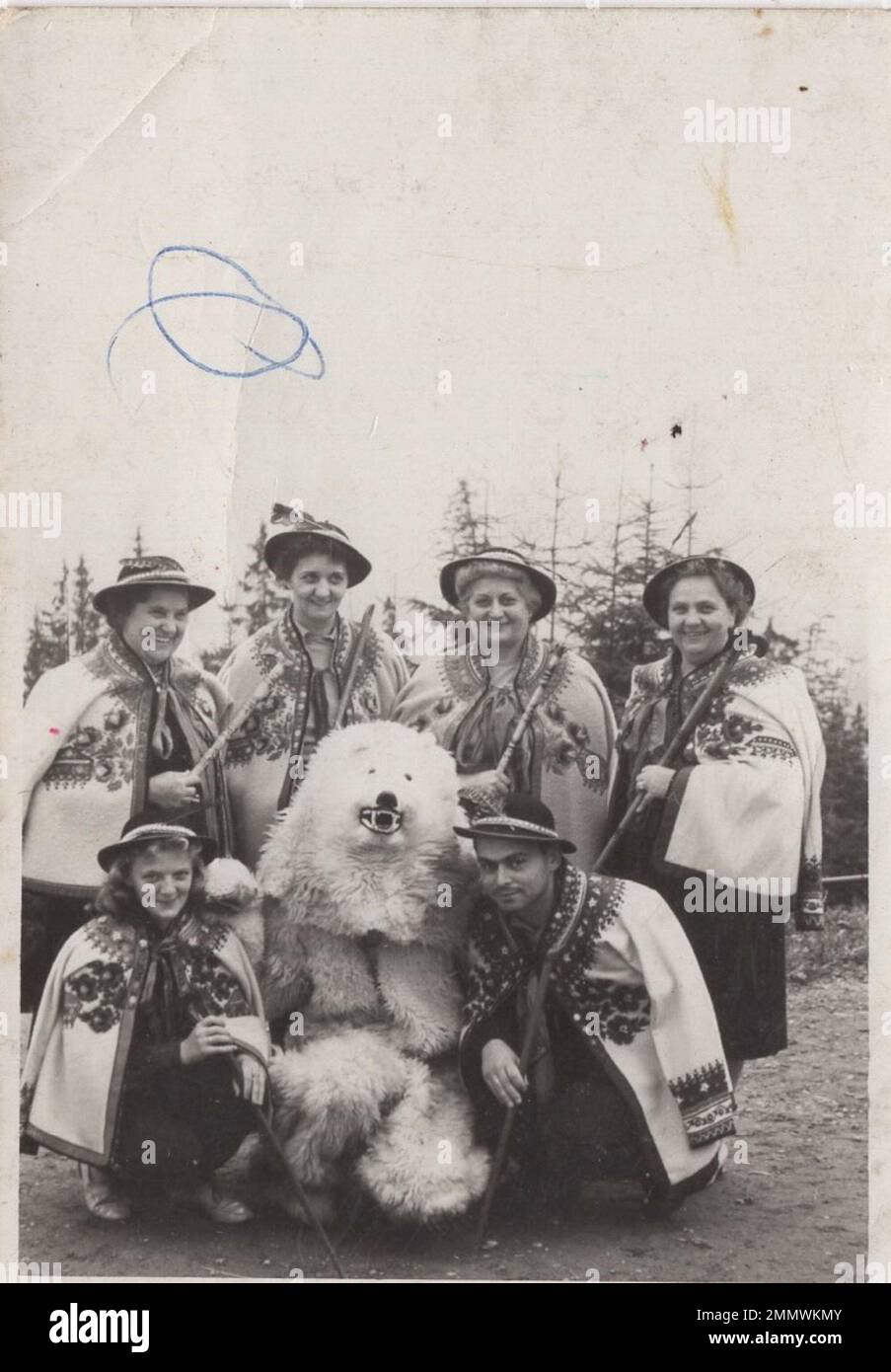 Vintage drinking / life event / celebrations / family photo / friends ...