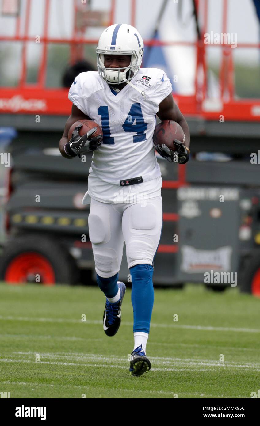 Indianapolis Colts wide receiver Zack Pascal (14) returns a punt during ...