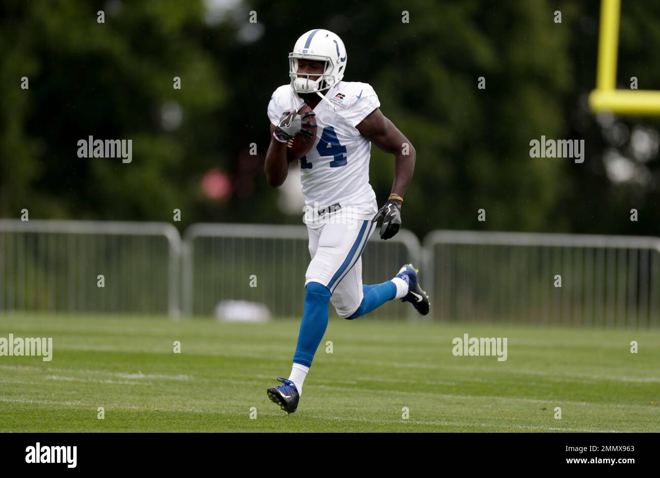 Indianapolis Colts wide receiver Zack Pascal (14) returns a punt during ...