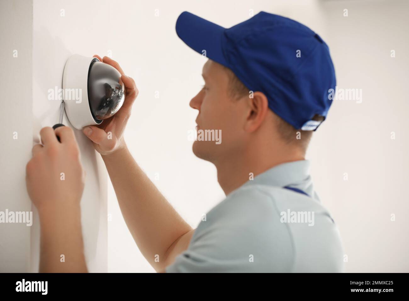 Installing cctv system hi-res stock photography and images - Alamy