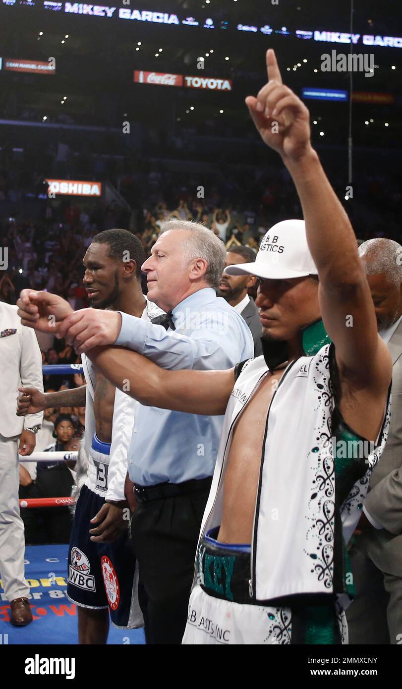 Judge Jack Reiss, center, raises Mikey Garcia's, right, arm to announce ...