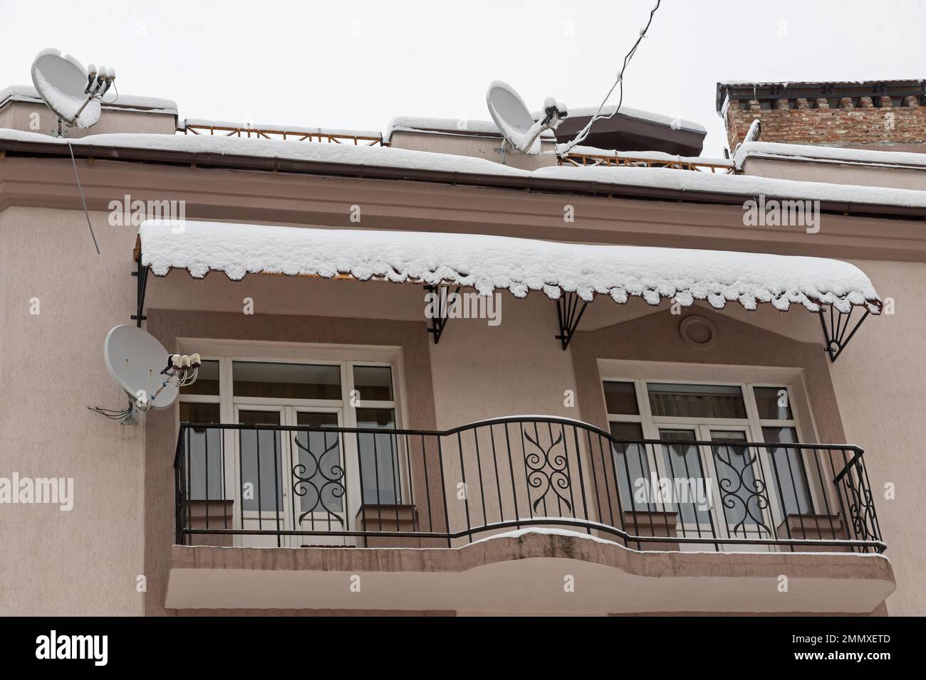Balcony house covered in snow hi-res stock photography and images - Alamy