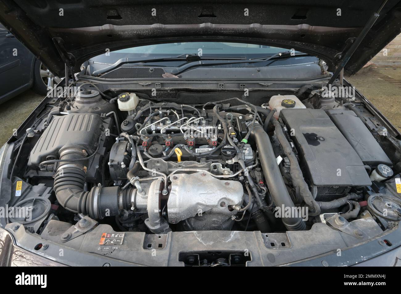 Euro 6 diesel car engine Stock Photo - Alamy