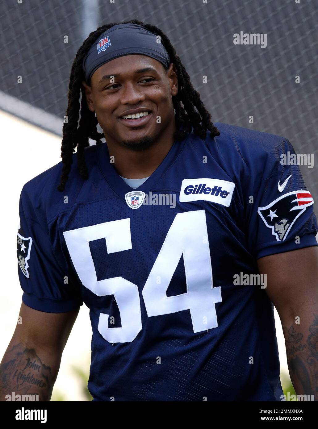 New England Patriots linebacker Dont'a Hightower walks to the practice ...