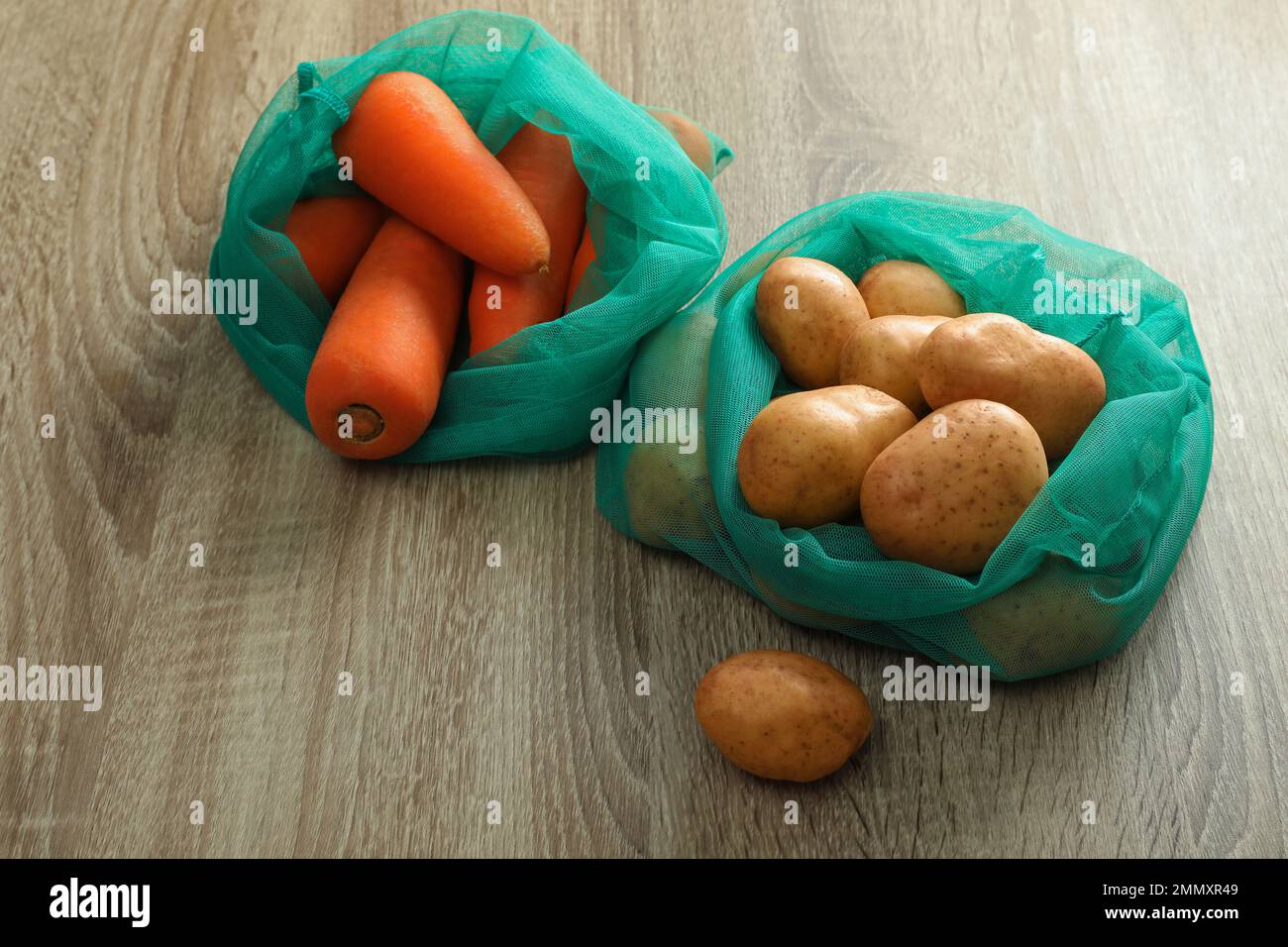 Net bags for supermarket hi-res stock photography and images - Alamy