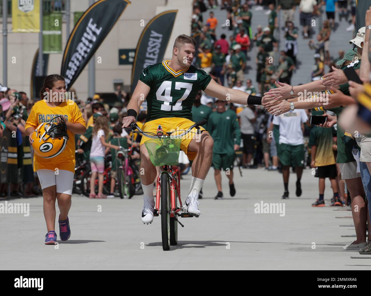 Green Bay Packers' Jake Ryan rides a bike to NFL football training camp ...
