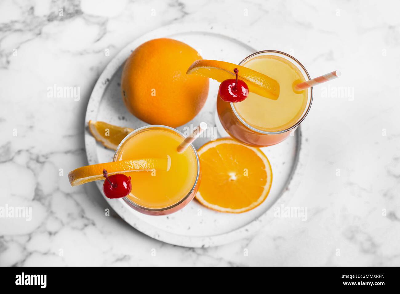 Cocktails on bar top view hi-res stock photography and images - Alamy