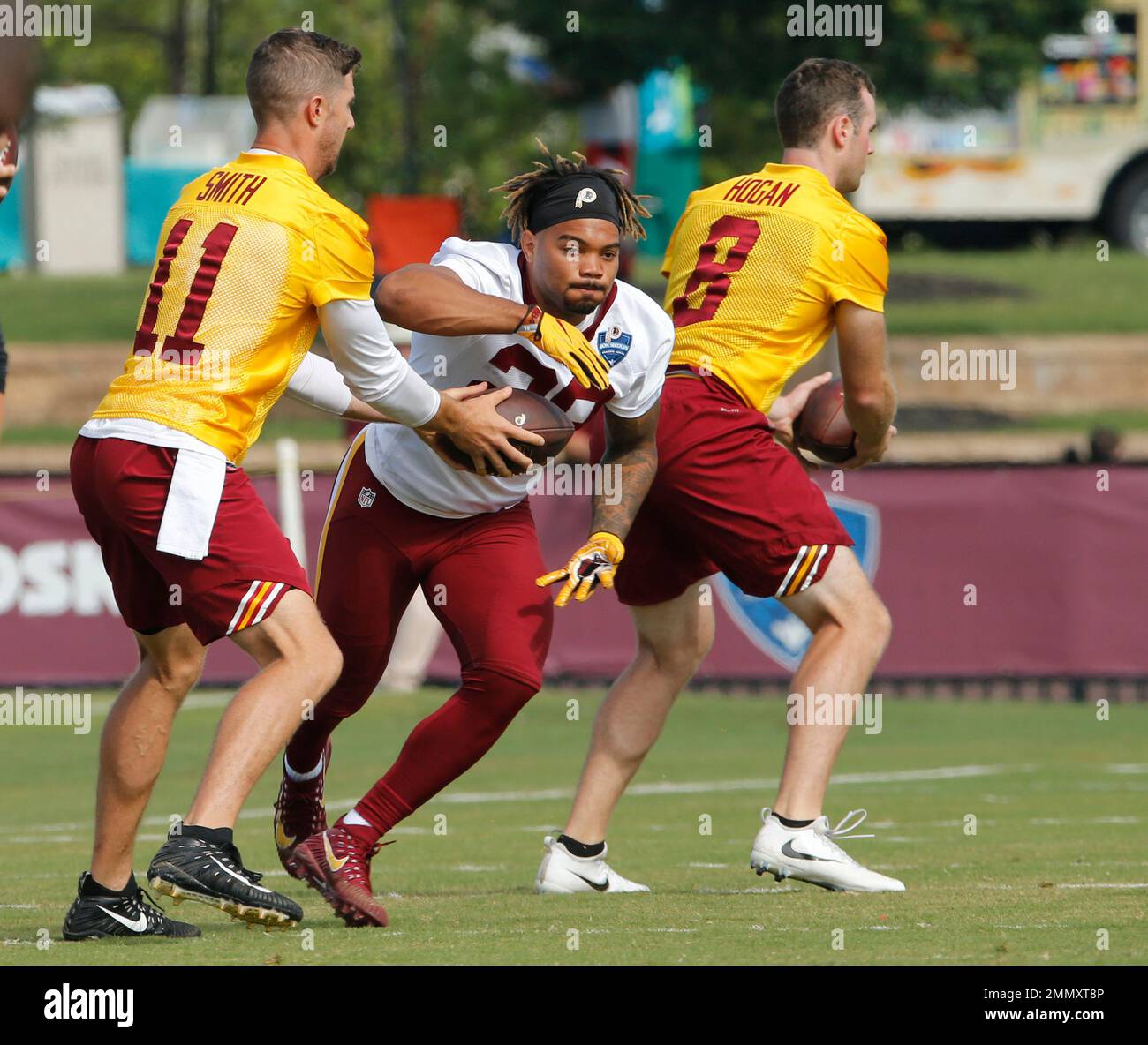 Washington Redskins quarterback Alex Smith (11) hands the ball off to ...