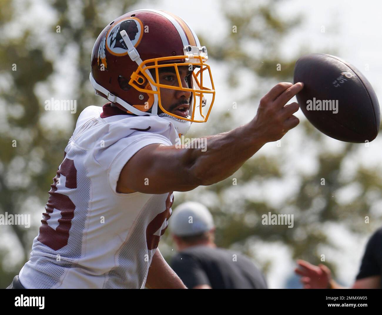 Washington Redskins tight end Jordan Reed (86) reaches for a pass ...