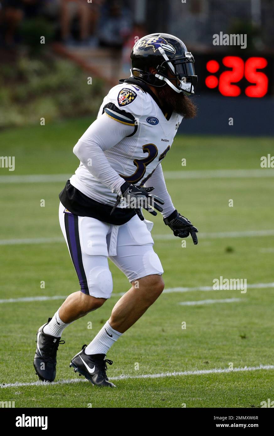 Baltimore Ravens safety Eric Weddle runs a drill during an NFL football ...