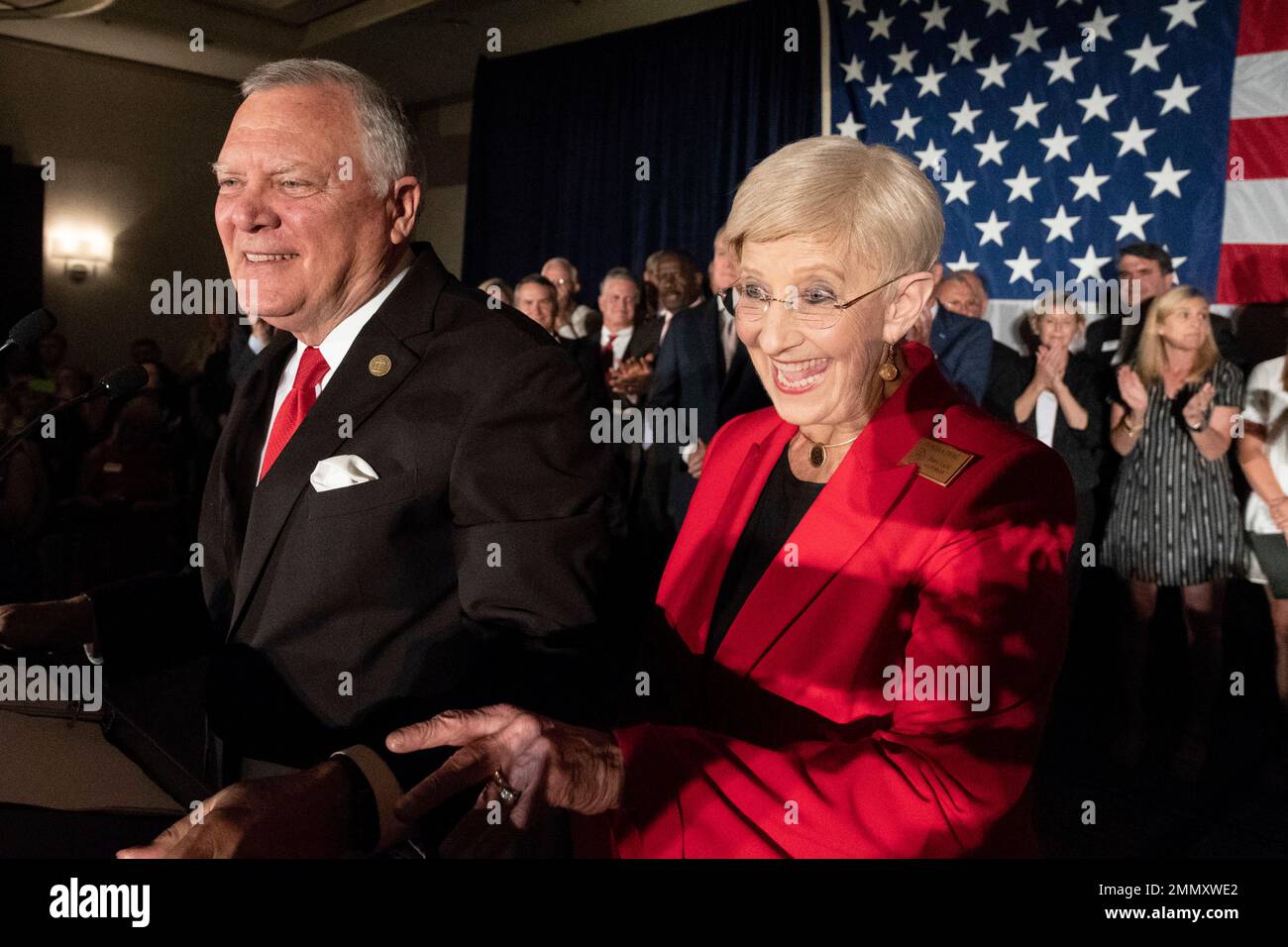 Georgia Governor and First Lady Nathan and Sandra Deal take the stage ...