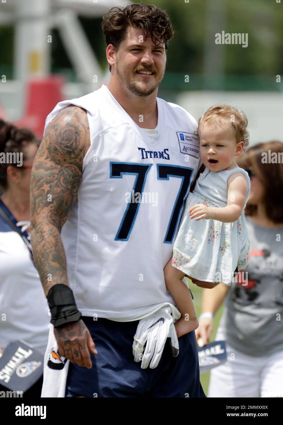 Tennessee Titans offensive tackle Taylor Lewan carries his daughter ...