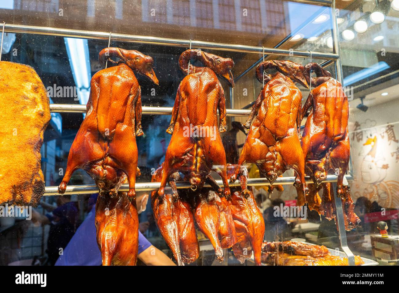 Hong Kong - December 2022 - Ducks on display at restaurant Stock Photo ...