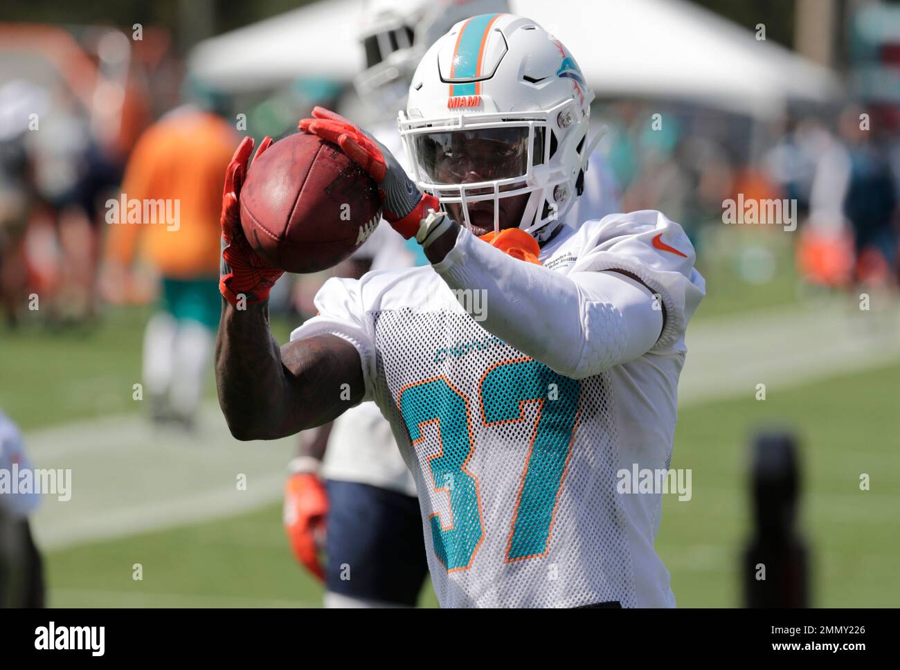 Miami Dolphins running back Brandon Radcliff (37) does drills at the ...
