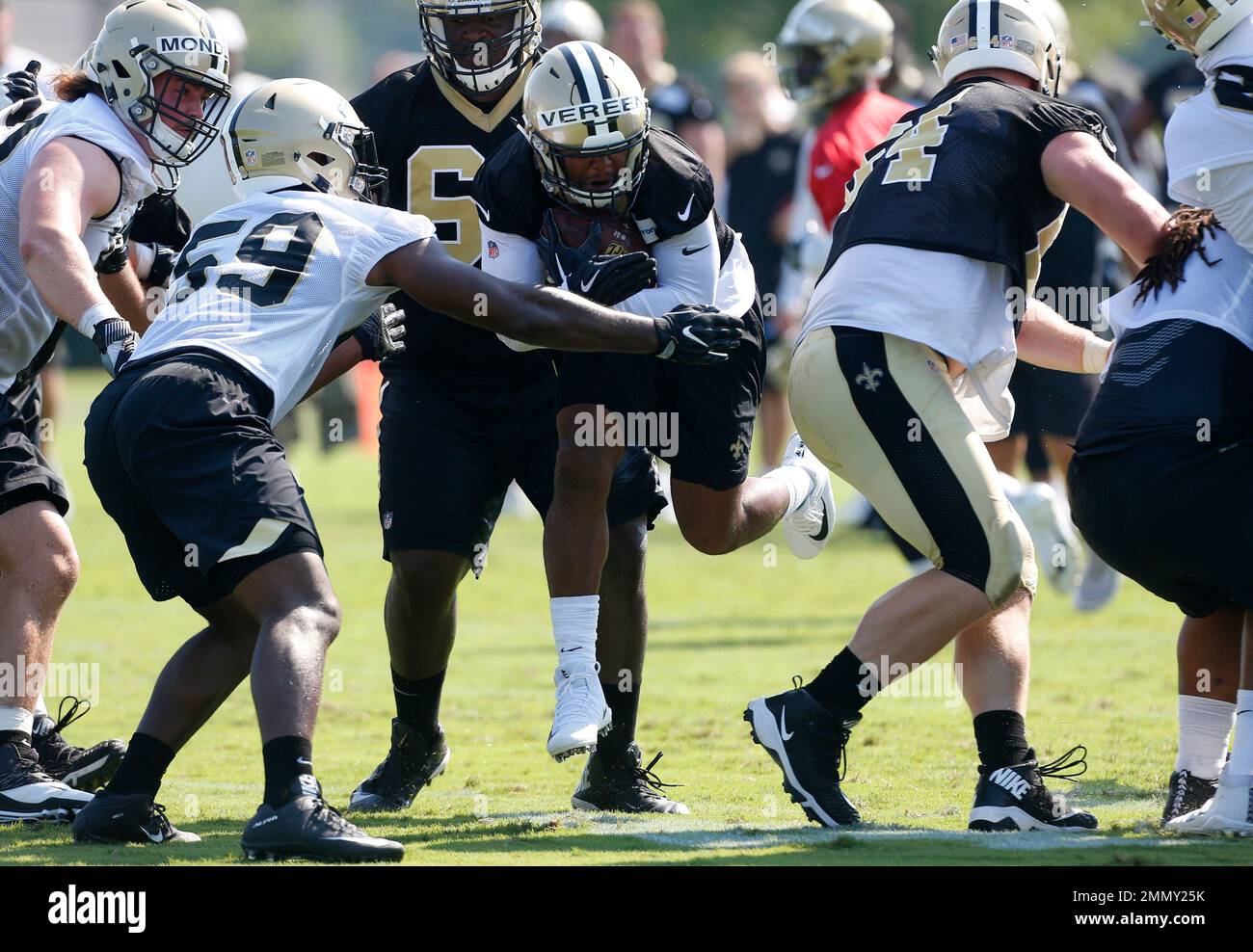 New Orleans Saints running back Shane Vereen, center, runs the ball as ...