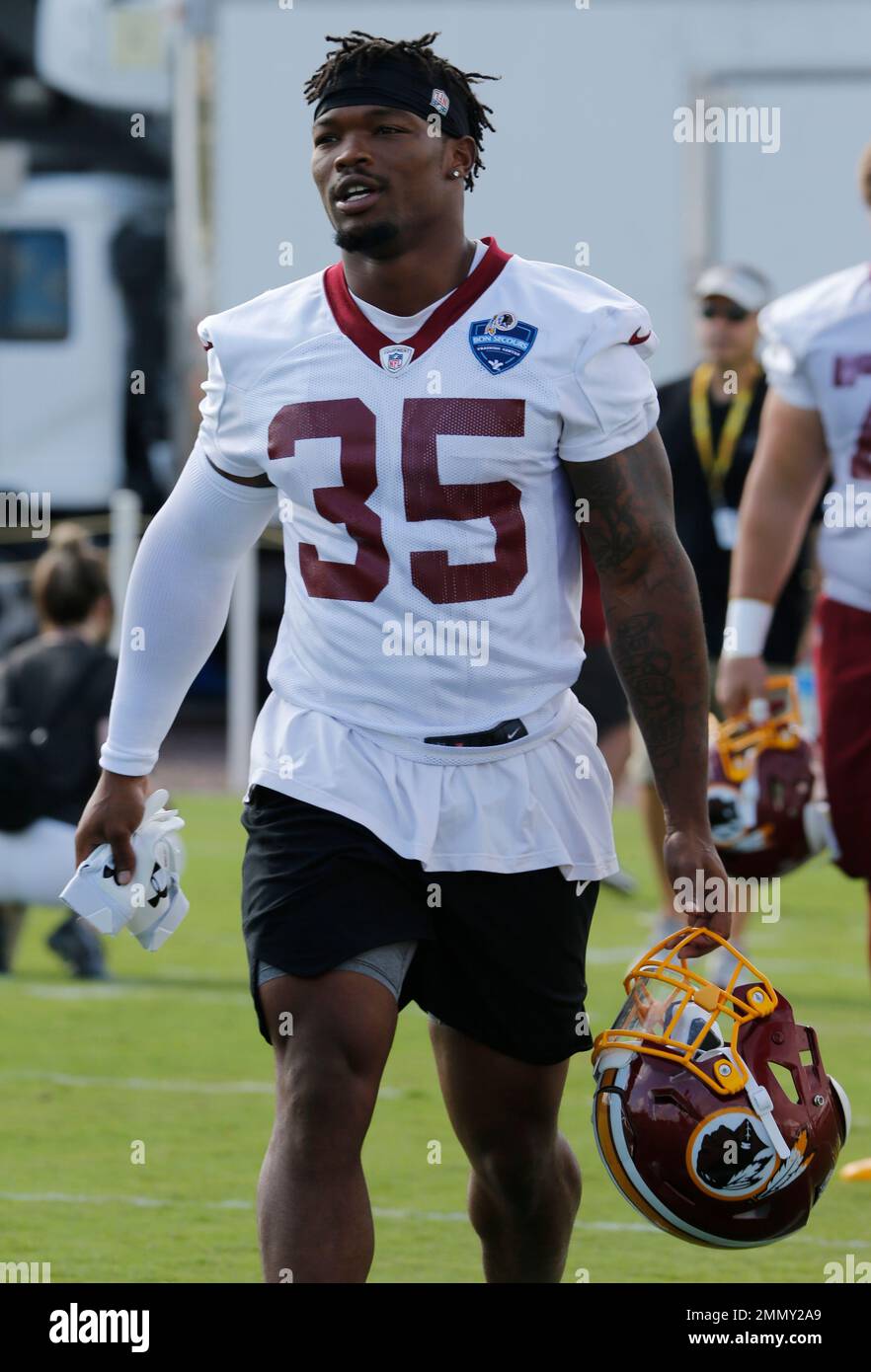 Washington Redskins running back Kapri Bibbs (35) walks to the field at ...