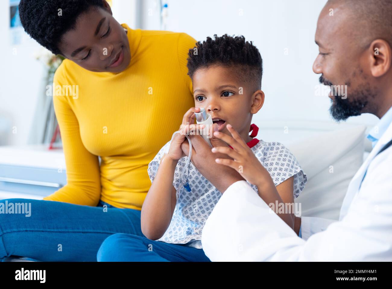 Boy with inhaler and nurse hi-res stock photography and images - Alamy