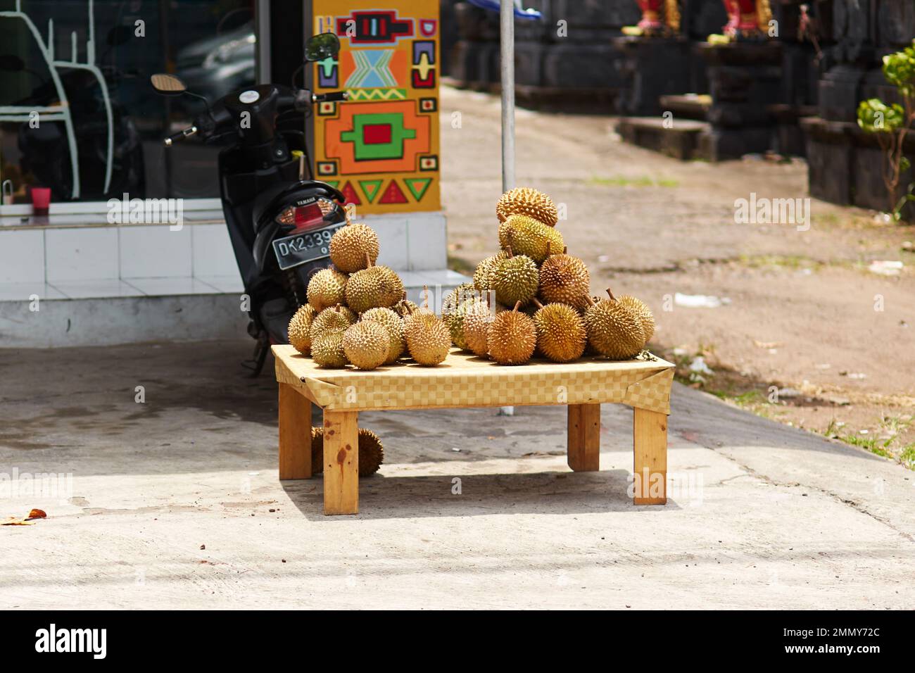 A grocery store on the street. A small private business in Bali Stock ...