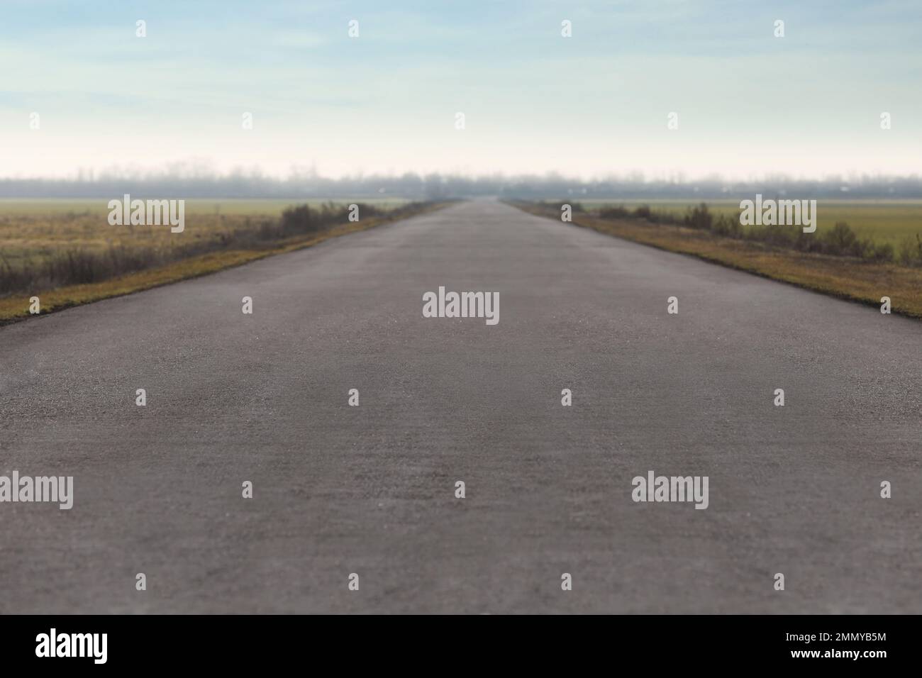 Beautiful view of asphalt highway without transport Stock Photo - Alamy