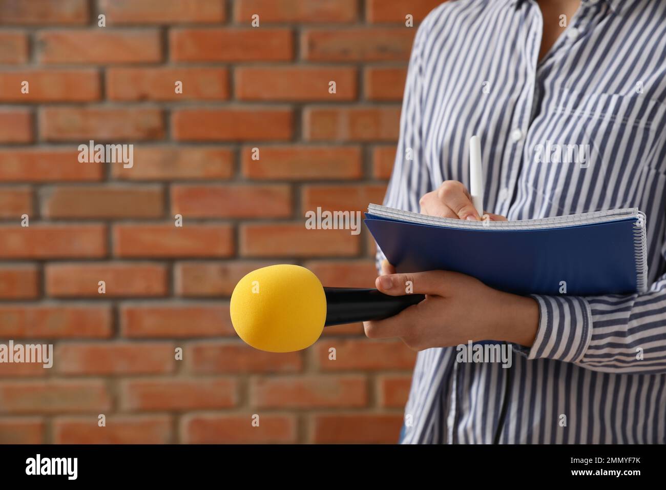 Microphone brick wall hi-res stock photography and images - Alamy