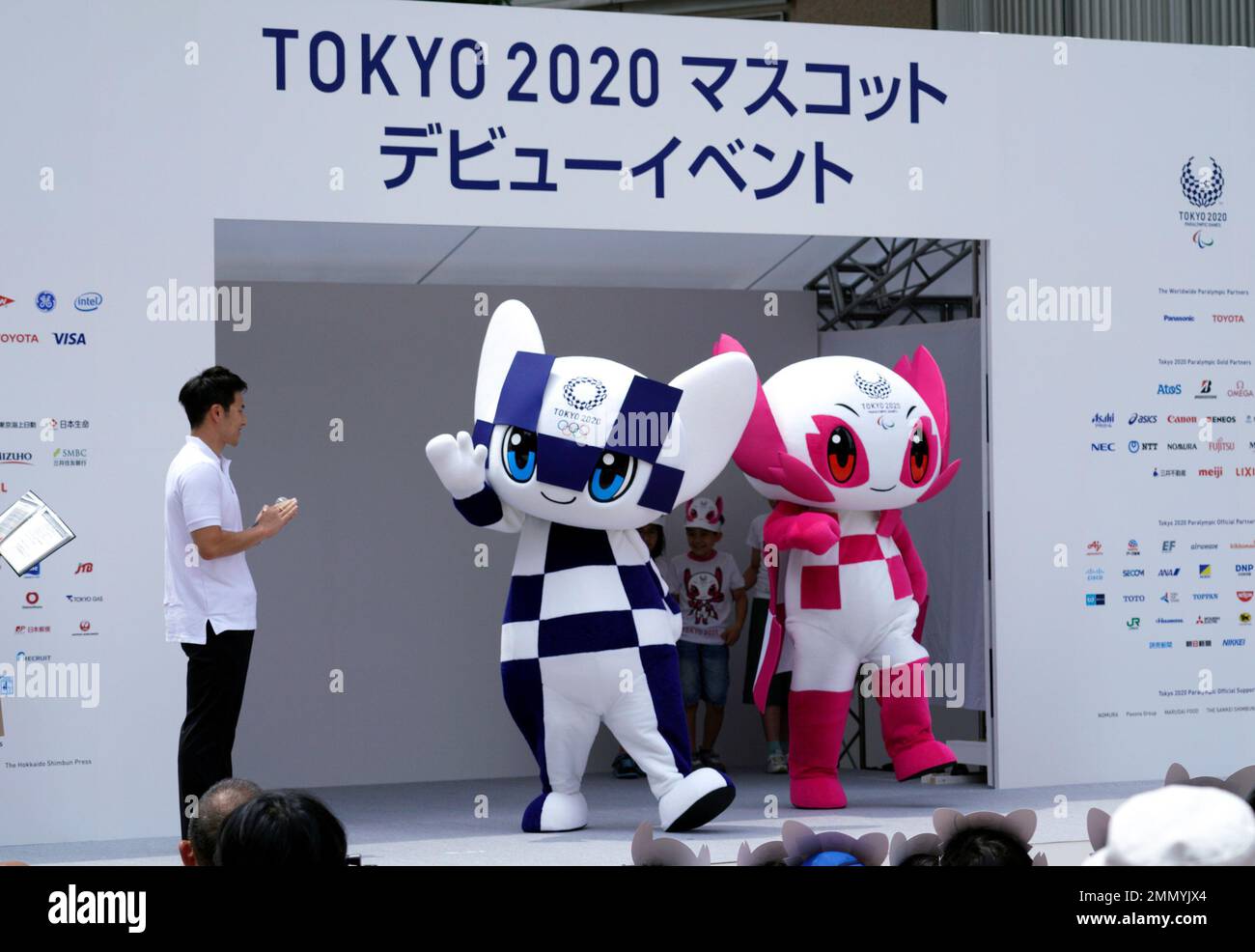 Tokyo 2020 Olympic mascot "Miraitowa", left, and Paralympic mascot ...