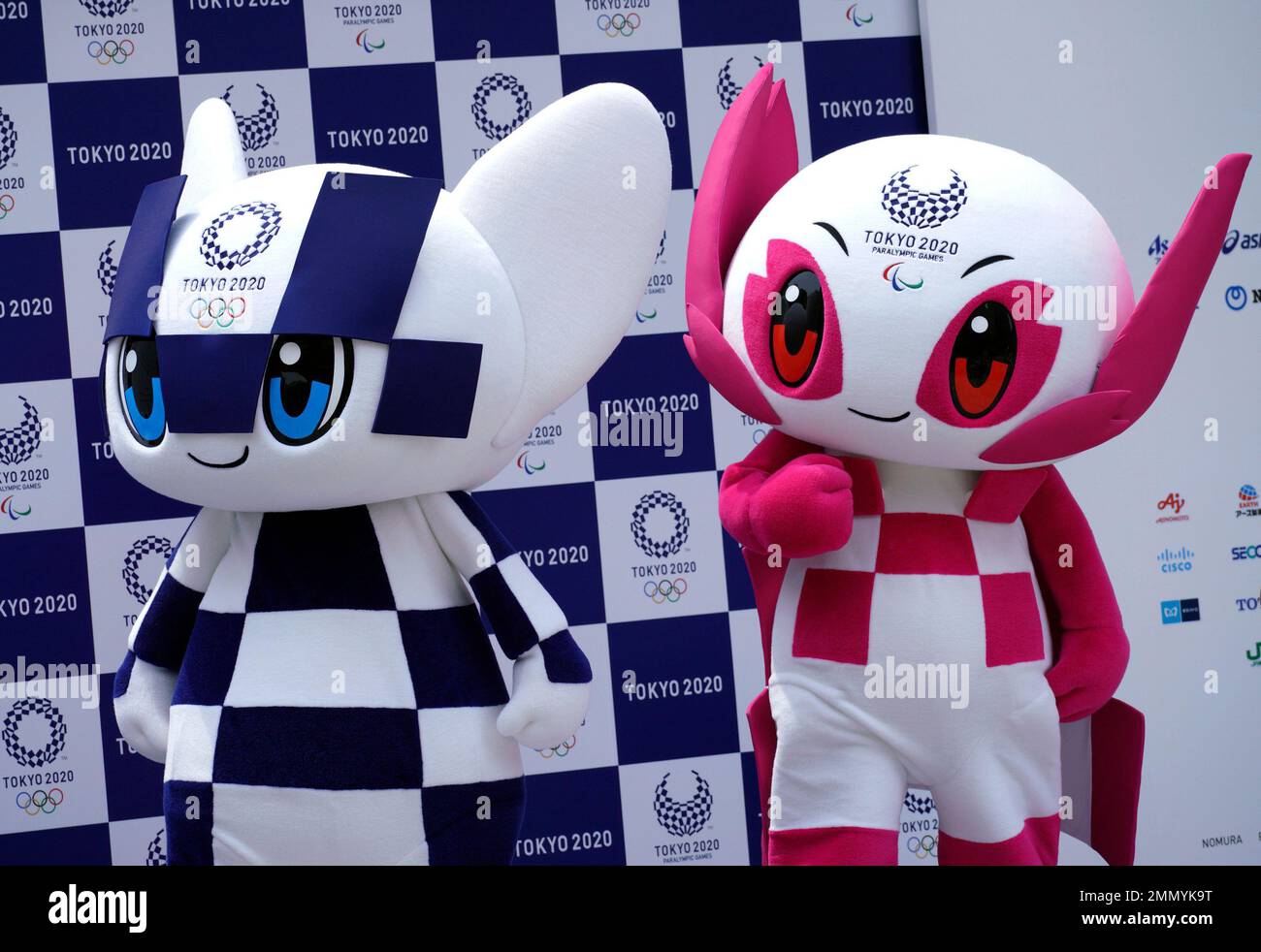 Tokyo 2020 Olympic mascot "Miraitowa", left, and Paralympic mascot ...