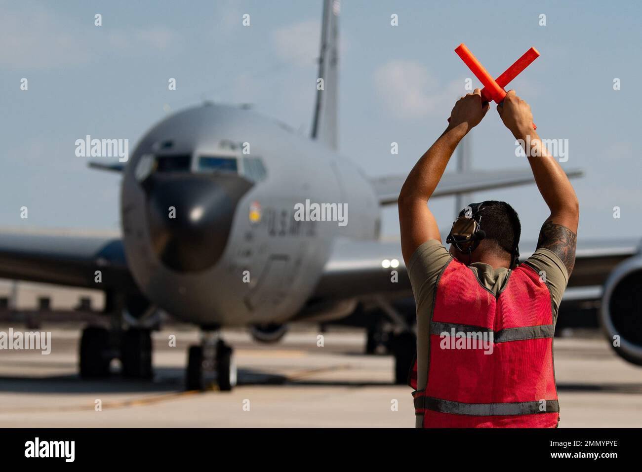 Ramp hand signals hi-res stock photography and images - Alamy