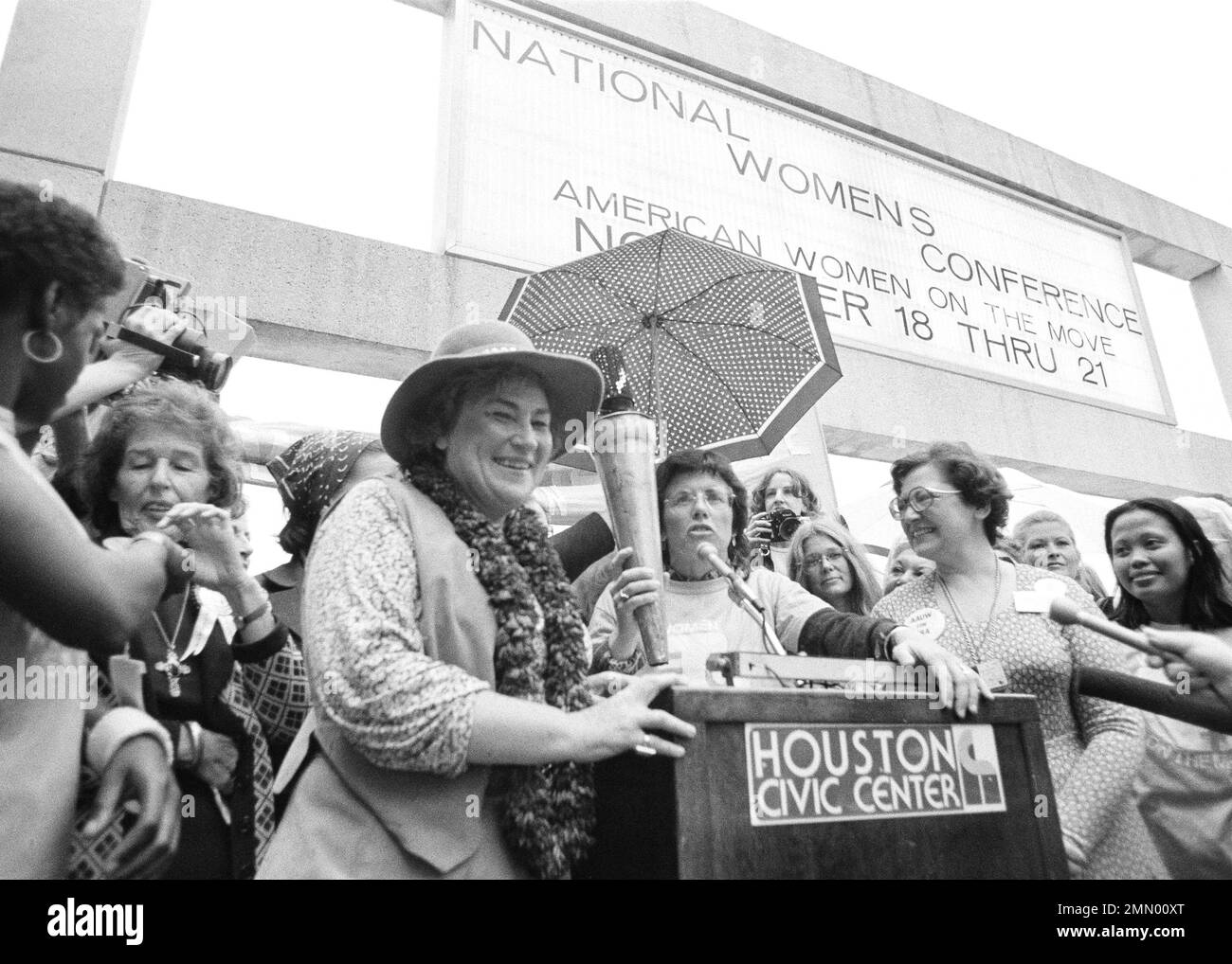 Bella Abzug, hat, joins Billie Jean King, holding the International ...