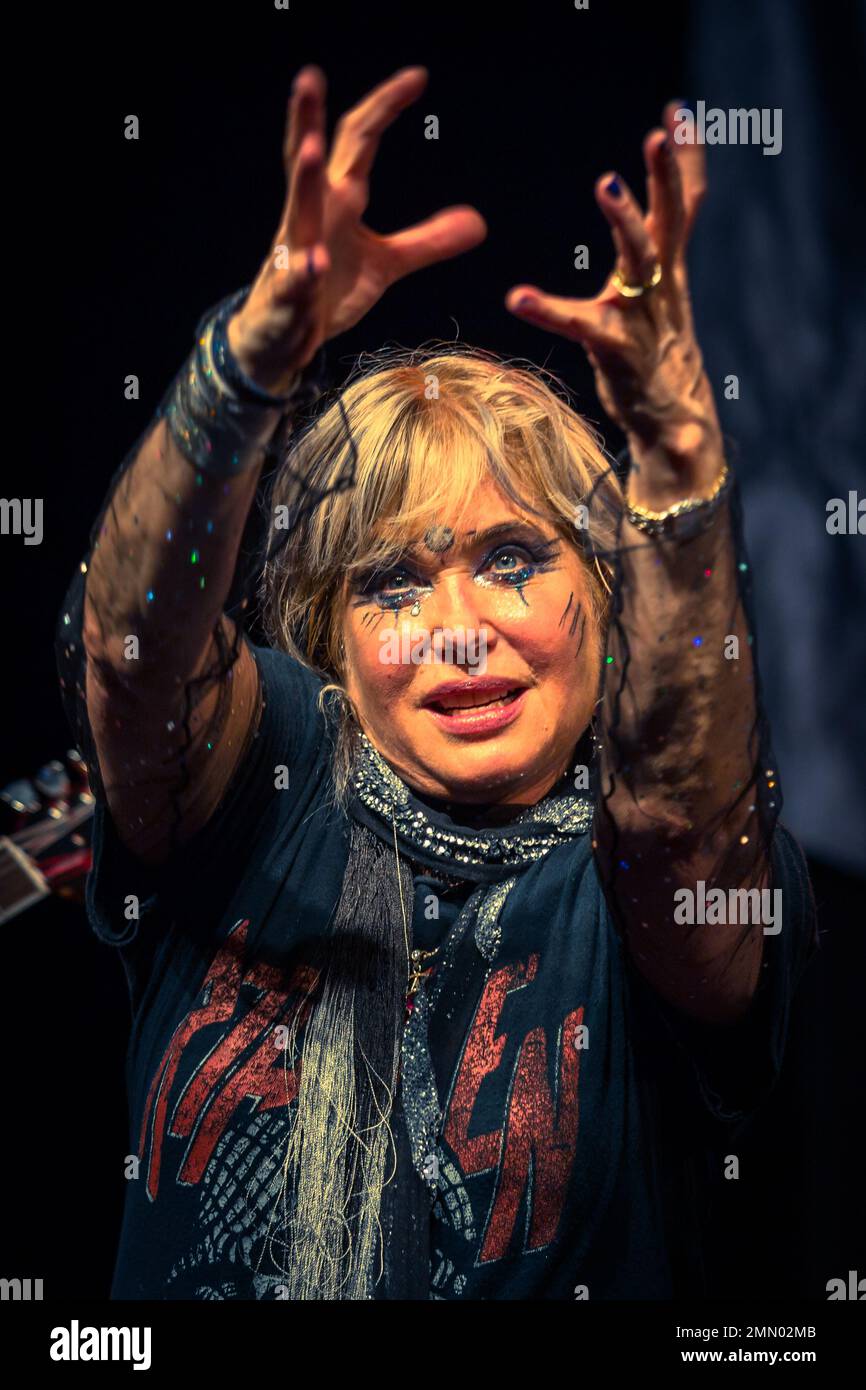 Brix Smith Start. Brix & The Extricated at Colchester Arts Centre ...