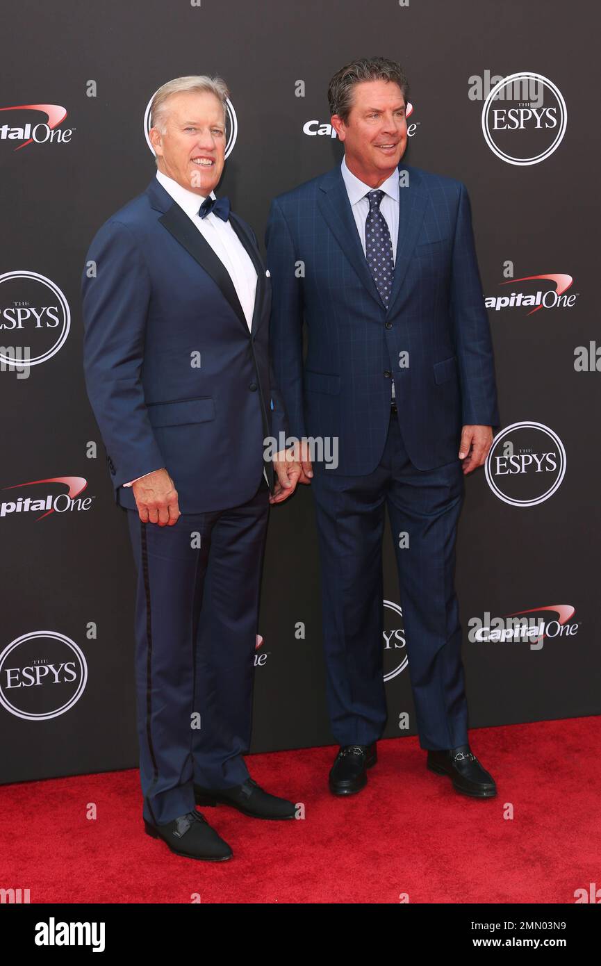Former NFL football players John Elway, left, and Dan Marino arrive at ...