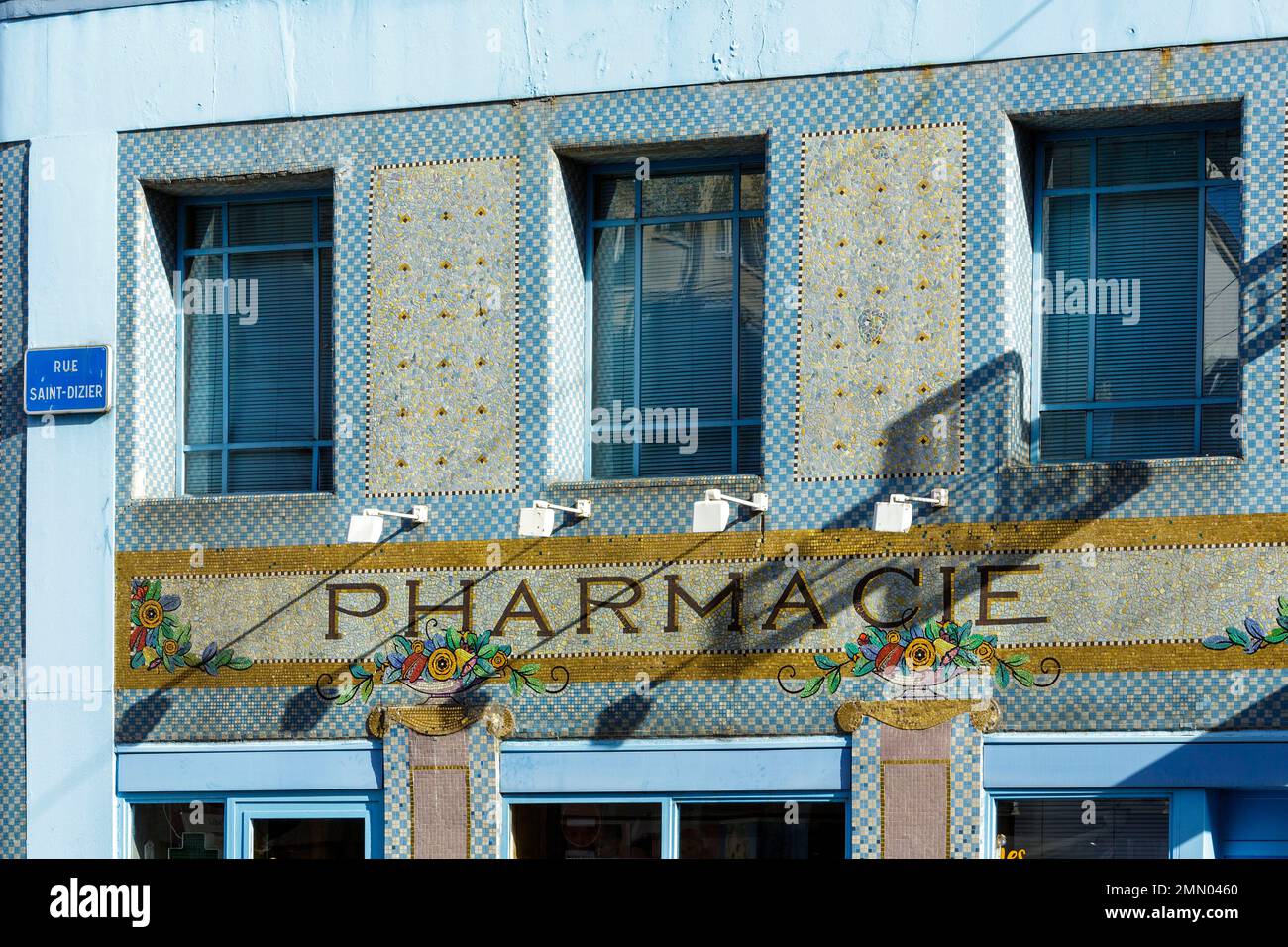 France, Meurthe et Moselle, Nancy, Art Deco decorations on the facade ...