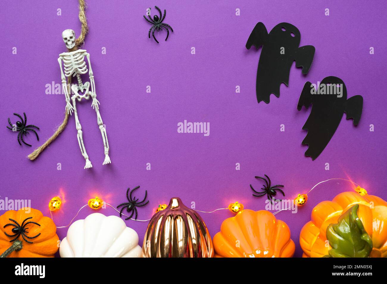 Halloween layout of garland of skeleton on a rope, glowing Jack o ...